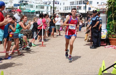 Marcos Riera se corona en la Triyaiza Run de Playa Blanca ...