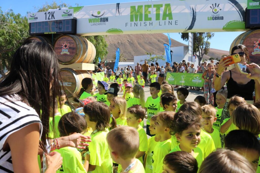 Más de 200 niños y niñas animan el regreso de la Wine Run Kids ...